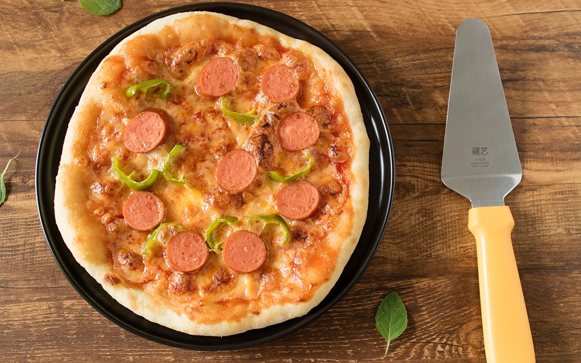 教你做正宗的意式披萨,饼底酥脆内馅软嫩,比外面好吃太多了