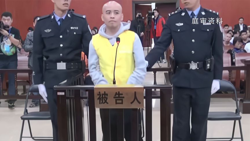 杀人犯虐杀3人,法官当庭宣判死刑,犯人听完却笑了