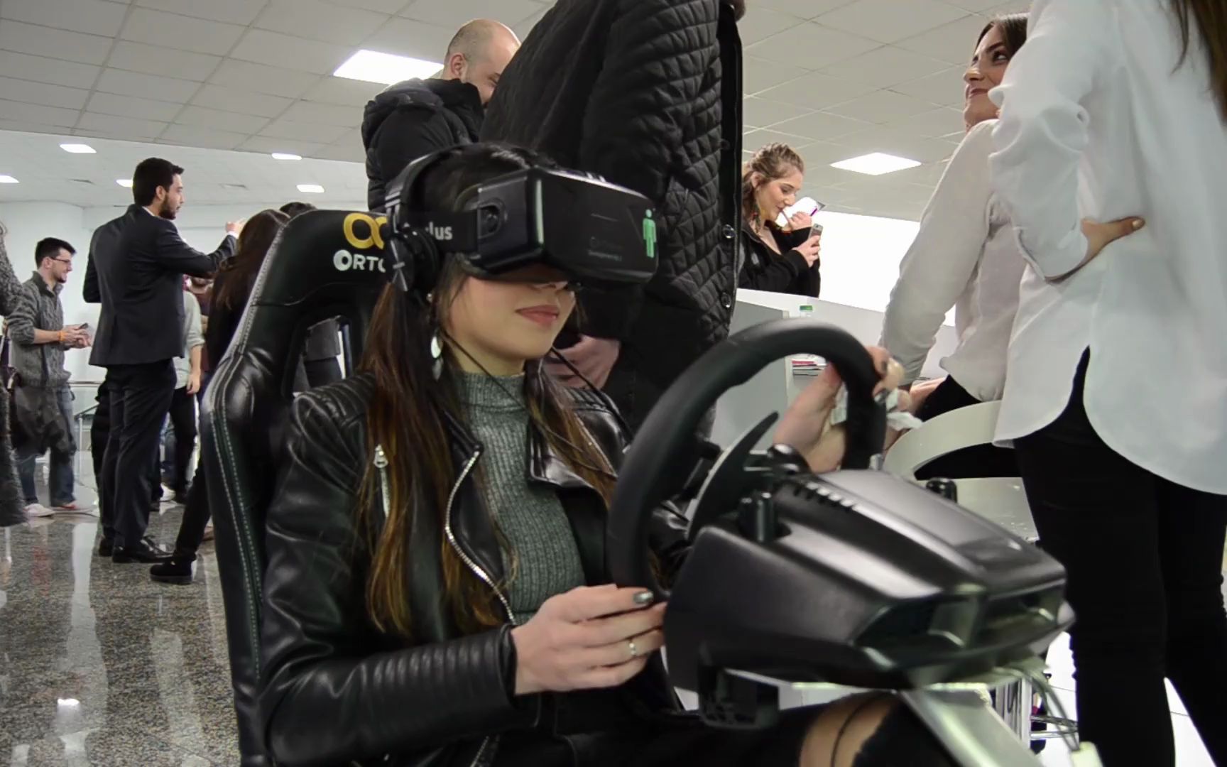 VR虚拟现实模拟驾驶 车展展会互动方案 互动3D科技感游戏 唛丁科技...