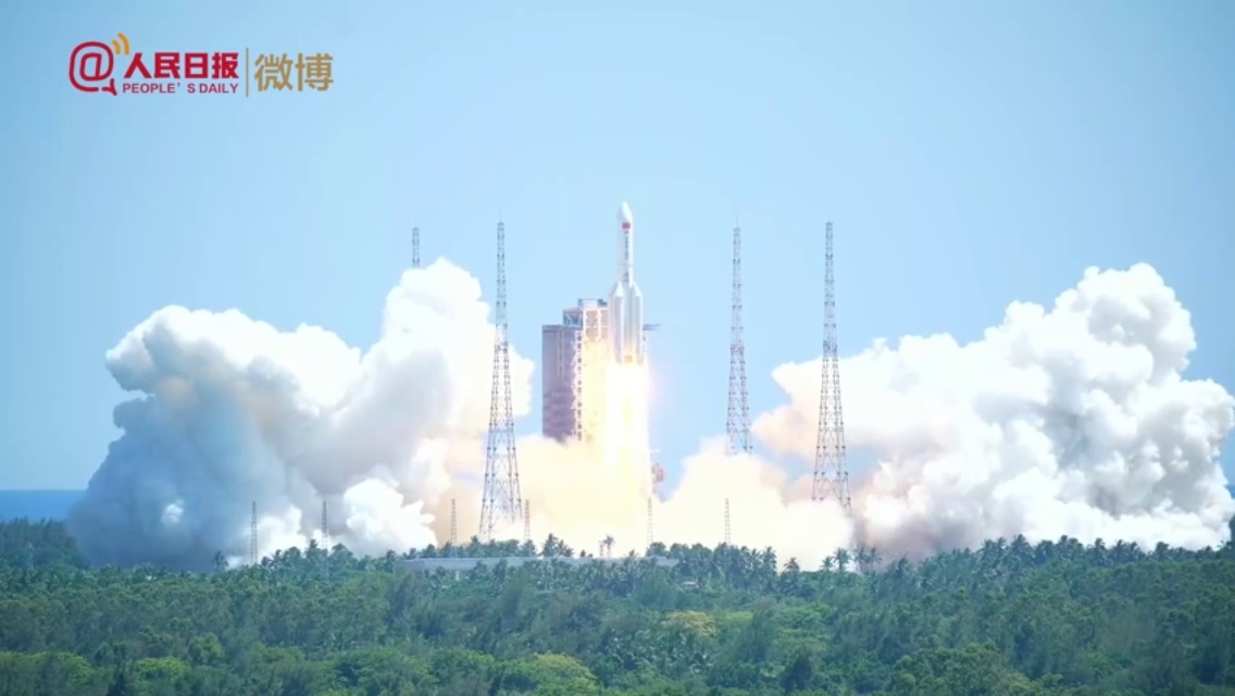 问天实验舱发射升空瞬间