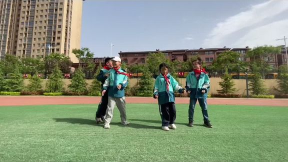 永怀善意,清澈明朗。#校园 #学生 #小组合影