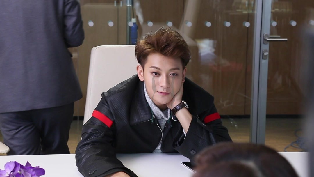 《谈判官》花絮 黄子韬笑场停不下来