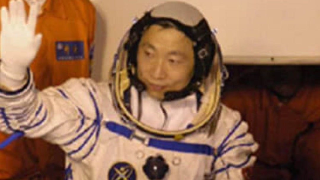 杨利伟在太空听到神秘敲门声,专家们研究后,庆幸自己捡了一命!