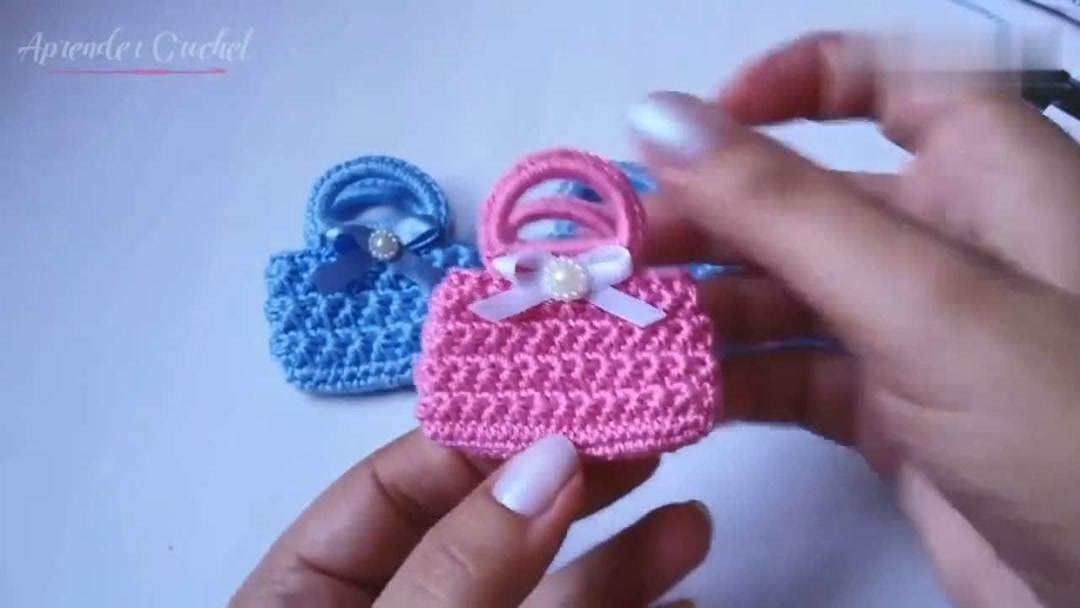 钩织迷你版手提包包!毛线钩织钥匙挂件教程,好可爱的包包啊