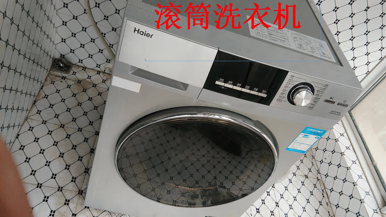 滚筒洗衣机排污口打不开怎么办?看看里面能出来什么.