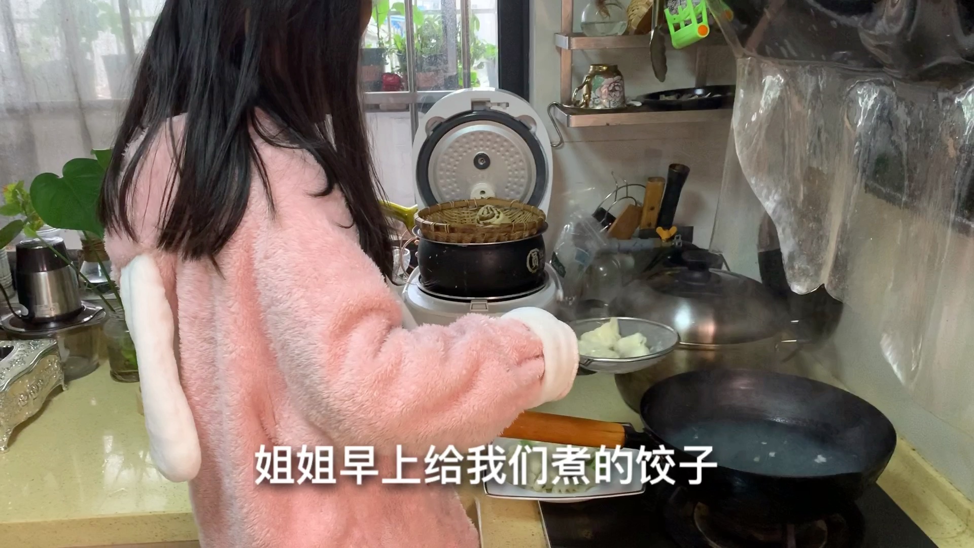 力所能及的事从小抓起,要明白家务劳动人人有责,并非是为娘的承包了…