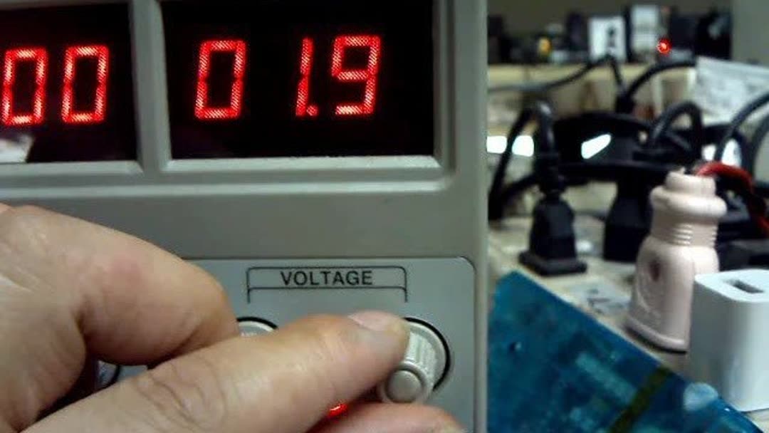 自学修理手机维修视频教程_5秒检测手机主板漏电导致不开机故障