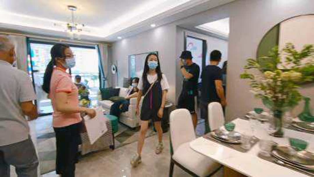 南宁青秀区,88平2+1精装样板间,要15000,家在青秀山旁边!