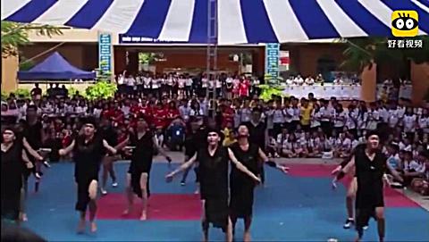 大学技巧啦啦操小组赛, 这支队伍的动作难度有点高啊!