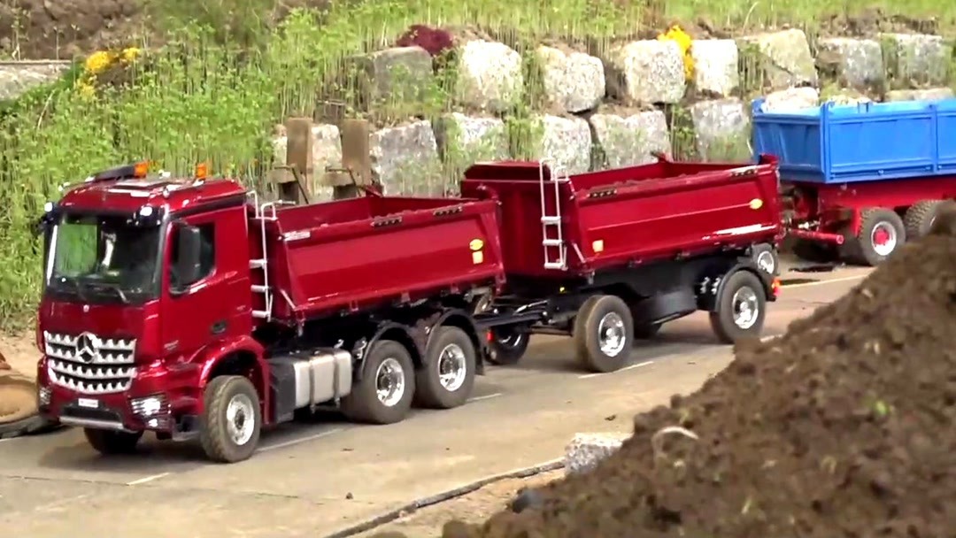 皮小牛儿童运输车 第26集 两个车厢的卡车