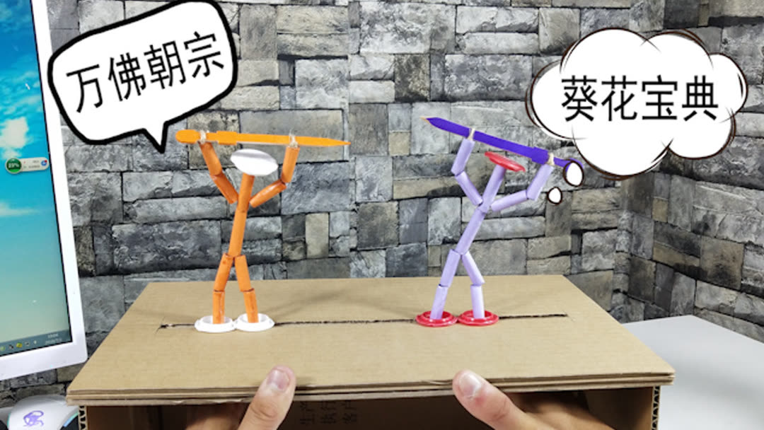 手工达人用纸板自制格斗游戏机,模仿经典拳皇格斗游戏,效果很棒