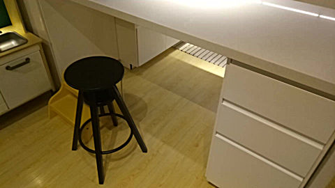 81平方米厨房,餐厅,阳台,客厅大通间:厨房5,厨房与客厅之间吧台隔断的...