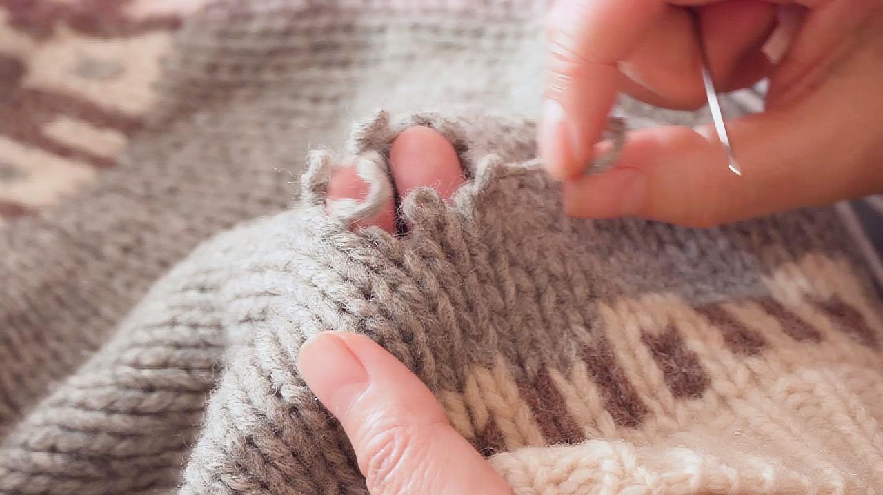 毛衣破洞不好看?30年裁缝教你无痕修补,太实用了