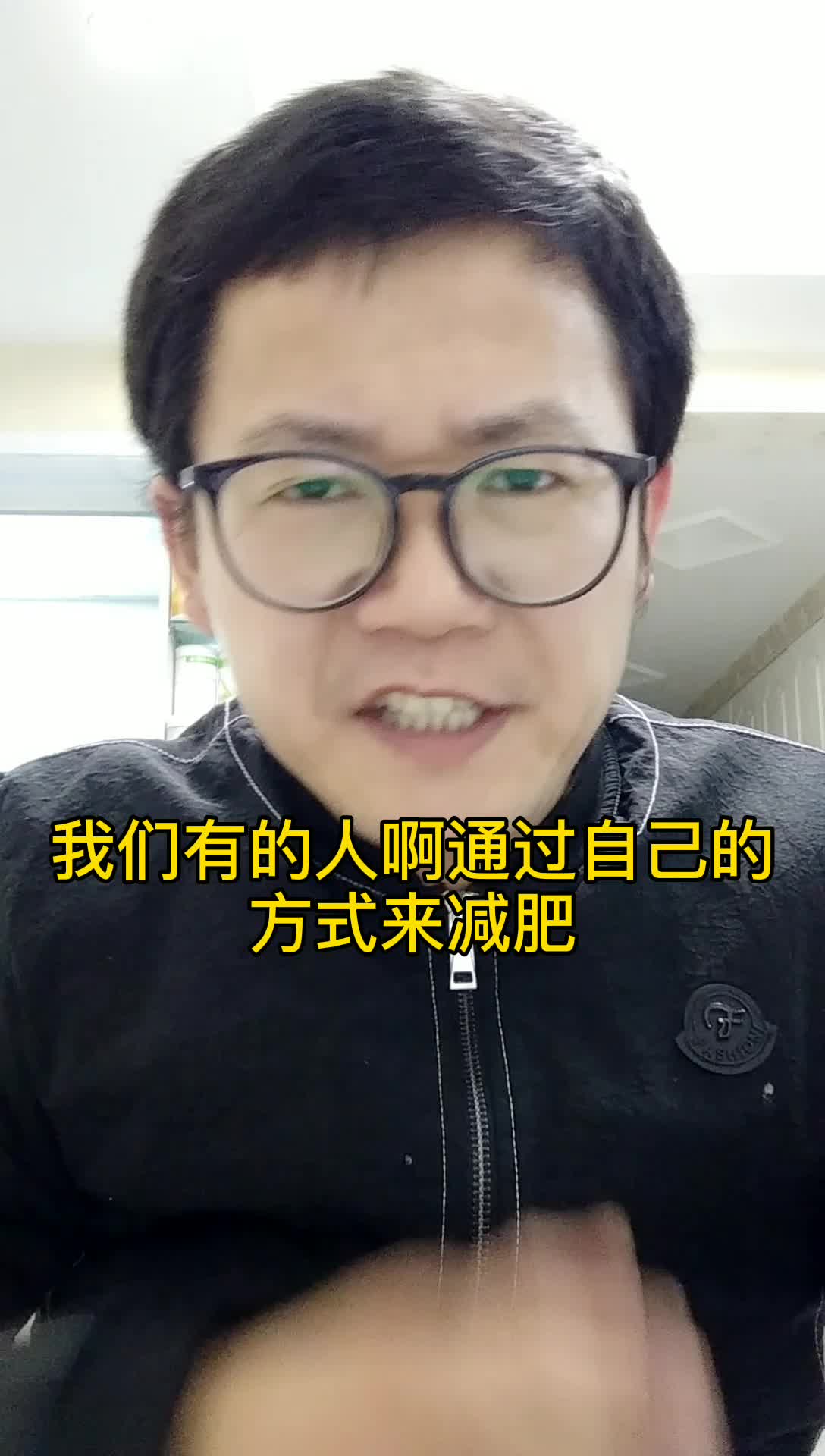 真皮则是致密结缔组织,有许多弹力纤维和胶原纤维,故有弹性和韧性