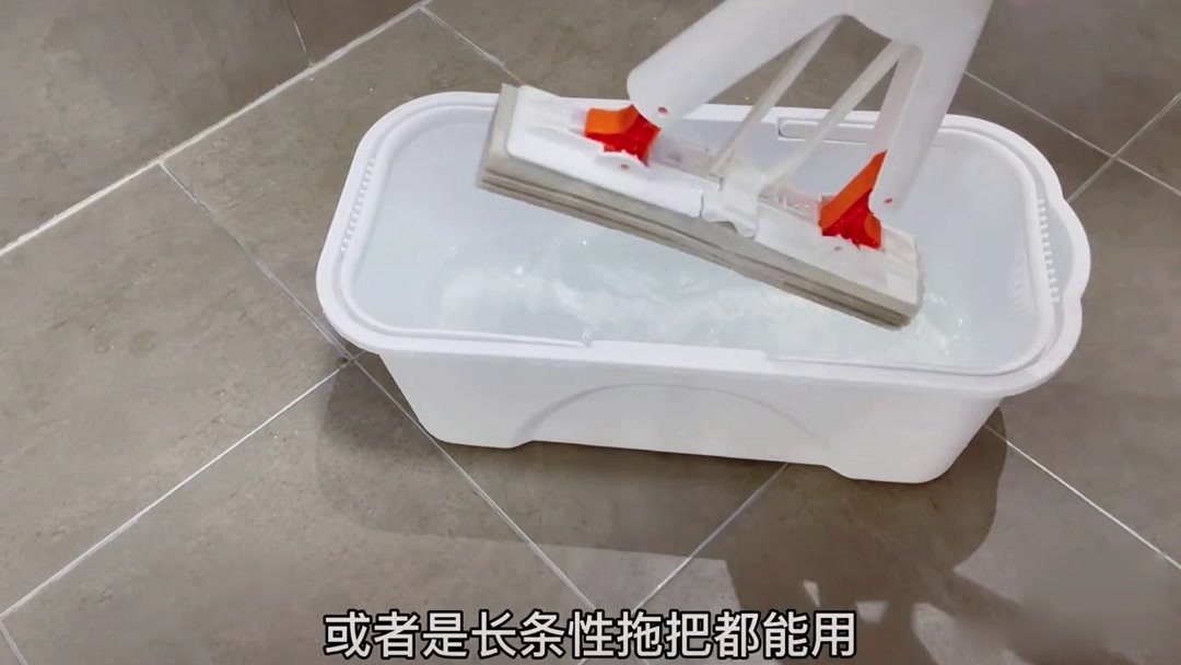 这个拖把原带的拖把桶不是很好用,如果用,听我的,选这个长条的!