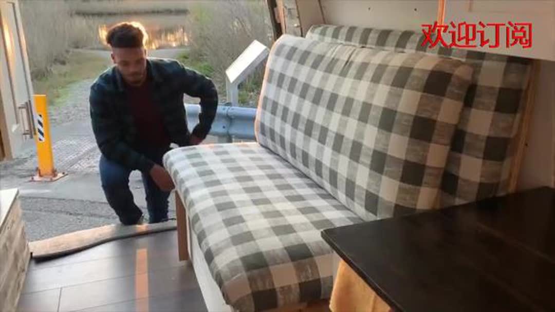 小伙介绍他的最佳房车露营转换床及制作流程