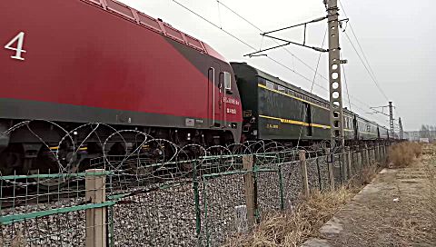 k2048次列车(沈阳北-西安)盘锦站接近