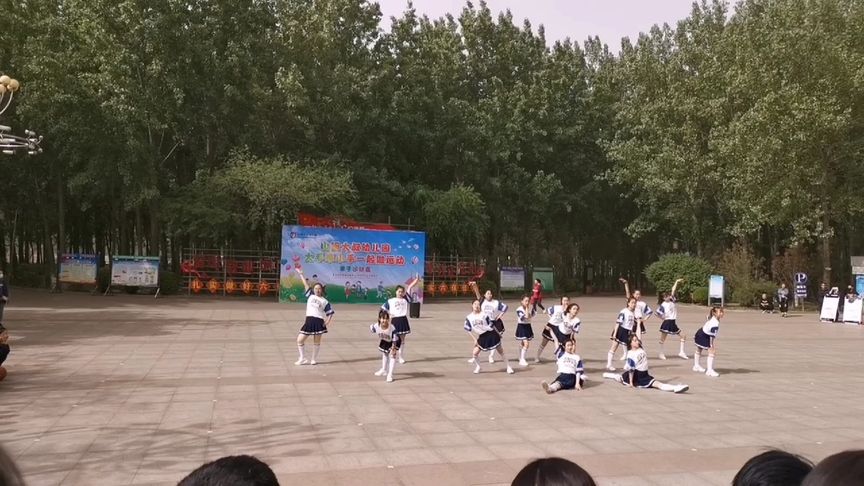 幼儿亲子活动开幕式,幼儿美女老师们的现场精彩舞蹈表演活力四射