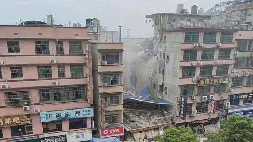 长沙倒塌楼房中底商“杨国福”被埋,家属:弟弟弟媳都在里面