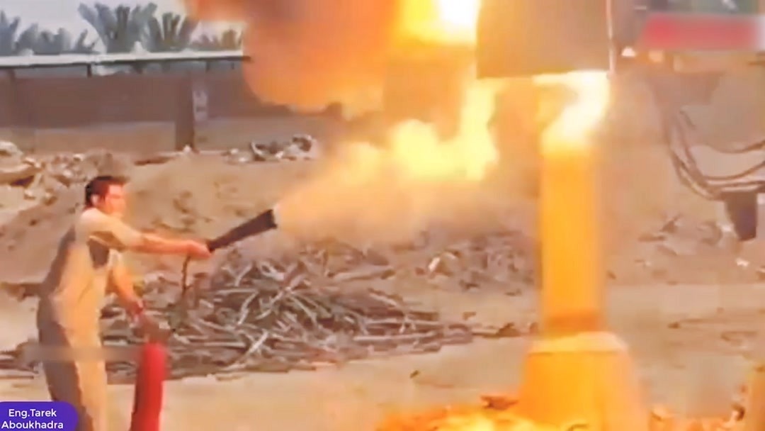 奇葩事故合集!灭火器喷变压器,直接爆炸!