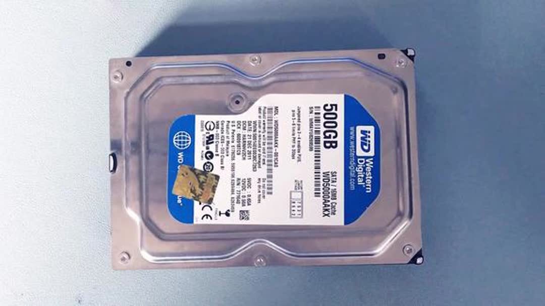 电脑机箱不小心踢到,500G硬盘损坏,提数据凯哥无尘间接着拆硬盘