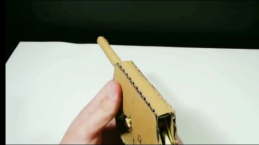 废旧纸箱手工制作玩具枪#创作灵感 #手工diy #手艺人 @DOU+小助手