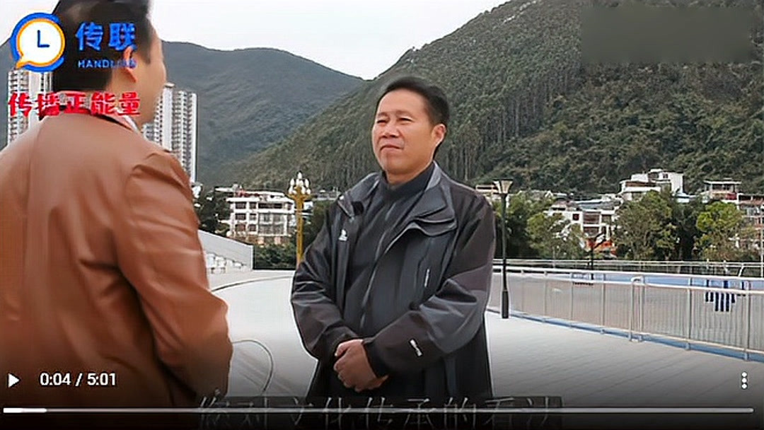 我给传联下的定义是:活着的家谱