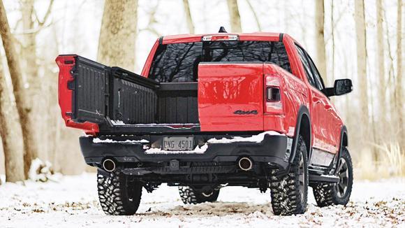 2019款的道奇公羊RAM1500皮卡 车厢尾门设计的真好