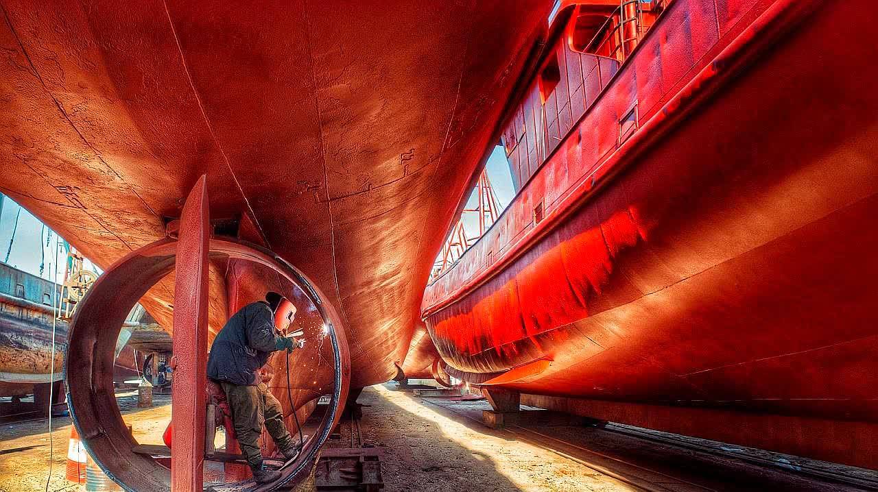 辽宁号定期要进行船底除锈喷漆,为何不使用不锈钢制造航母?