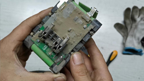 拆了几块小强的电动扳手电池!里面还用的三星18650电芯