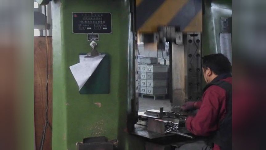 餐刀用什么工艺生产可以提升质量 数控模锻锤全液压程控锻造设备