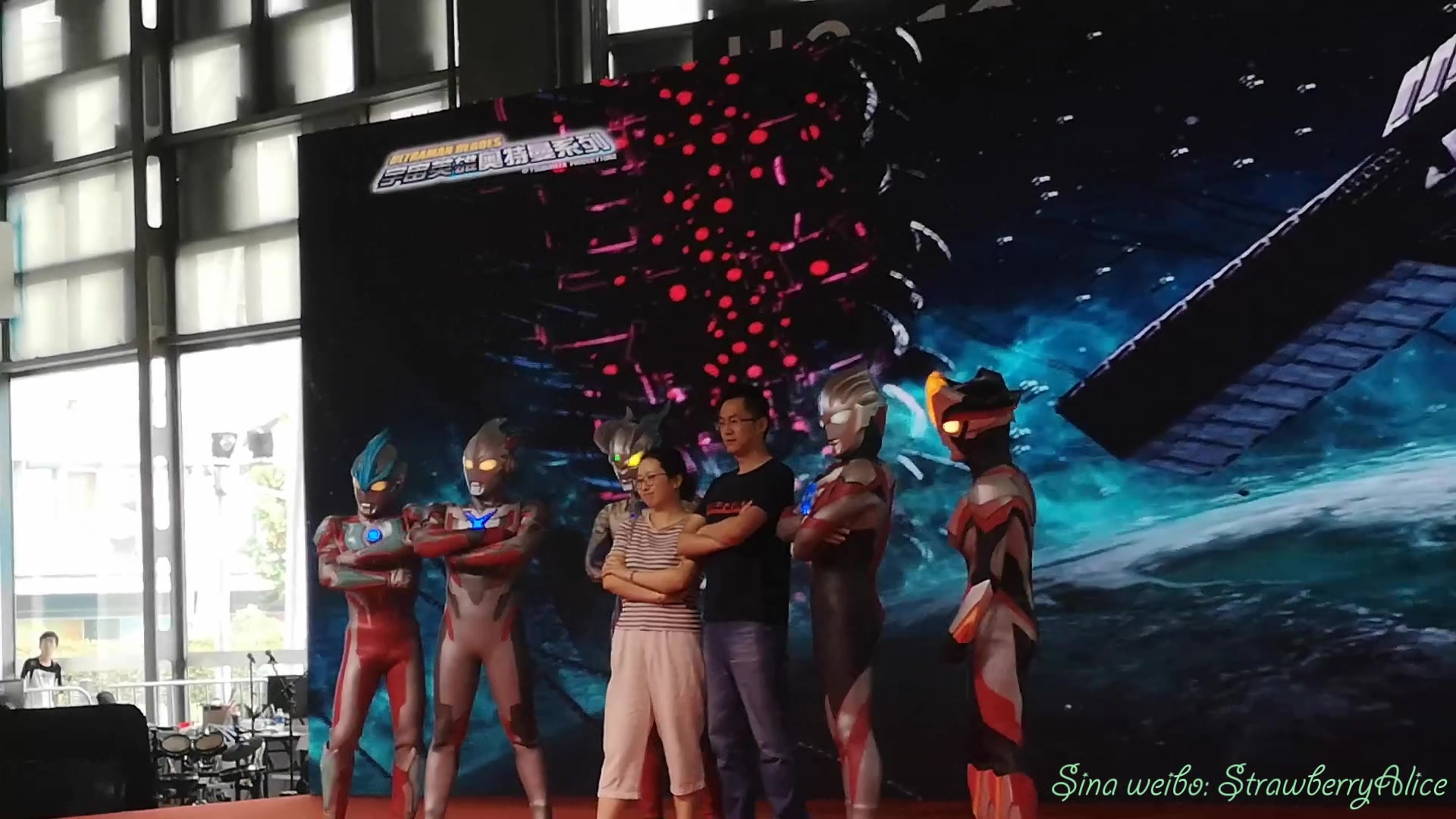 ...中国国际动漫游戏博览会 CCG EXPO 2019:奥特曼英雄舞台合影时间...