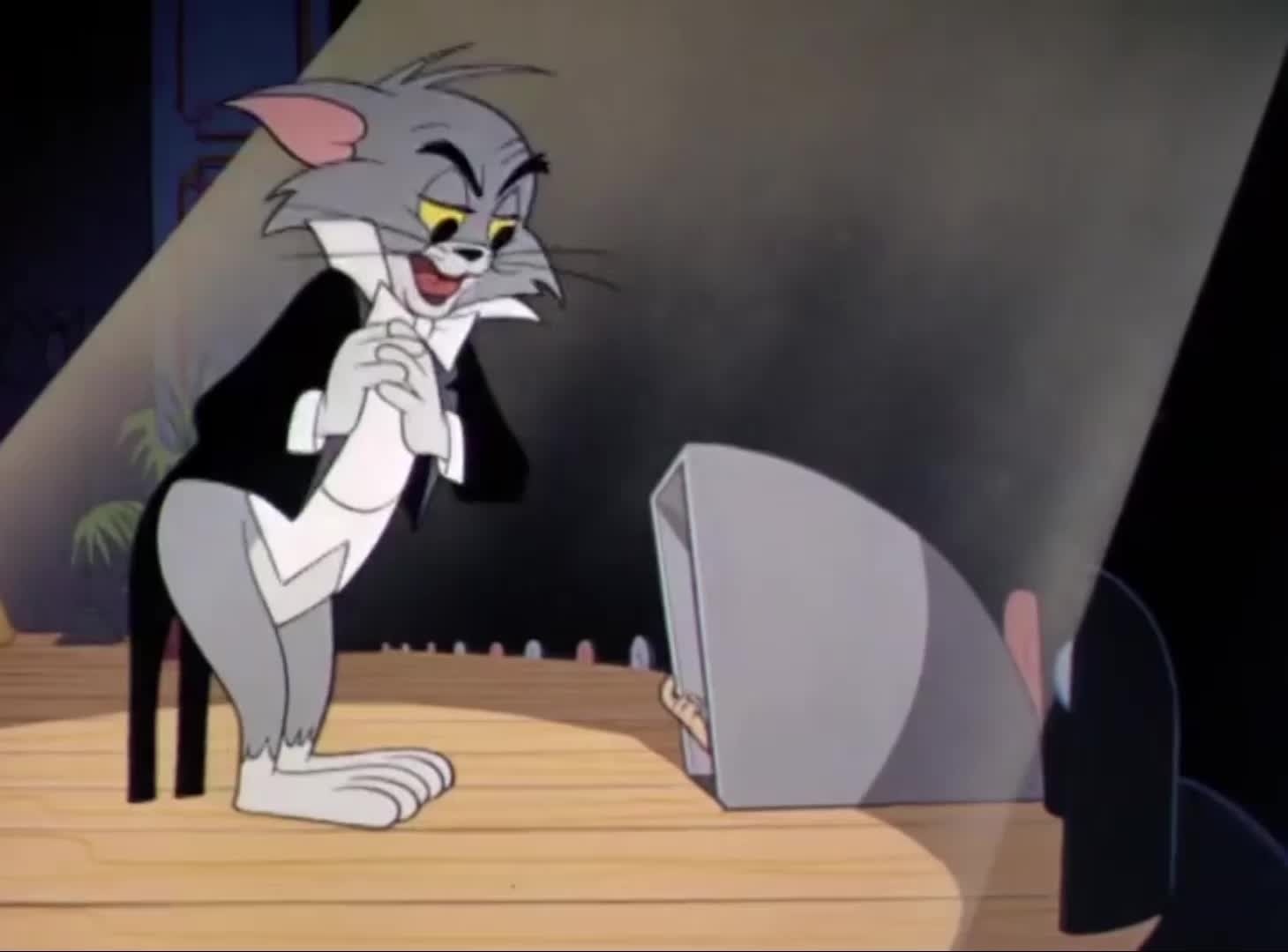 猫和老鼠:汤姆和杰瑞的战斗又开始了,汤姆好惨,被打到地下了