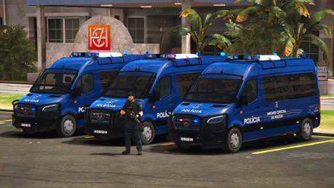 GTA5警察模拟:警察开冲锋车去乡下巡逻 端了一窝抢劫犯