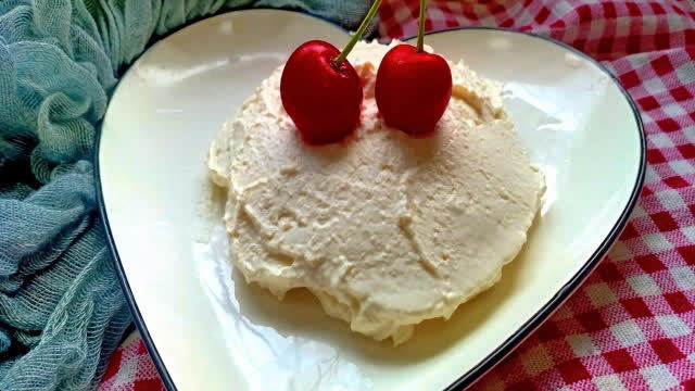 原来鲜奶就可以做奶油,食材简单,做法简单!