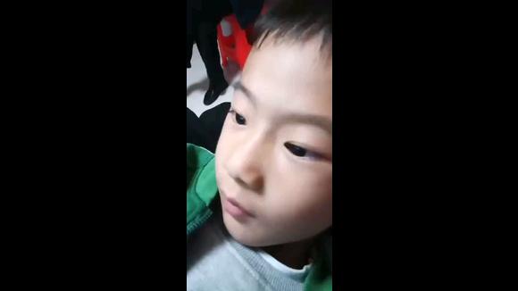小儿抽动症典型症状