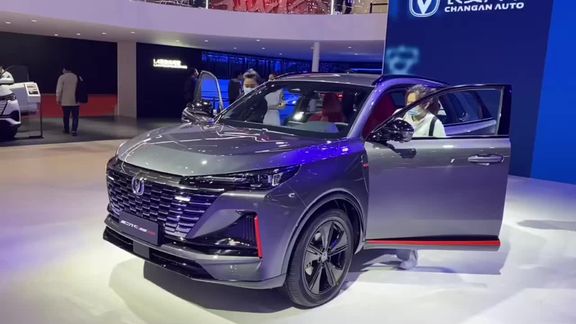 第二代CS55 PLUS亮相上海车展,颜值更高,动力更强,你说香不香