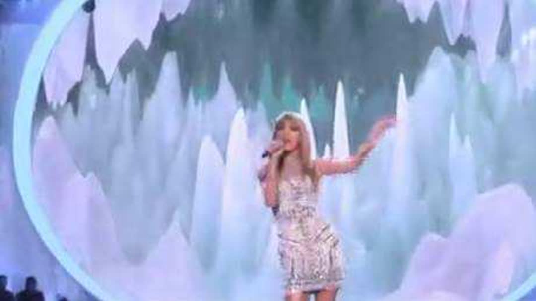 霉霉Taylor Swift维密秀现场 跟模特一样