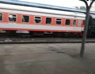 K692次列车内江站开出