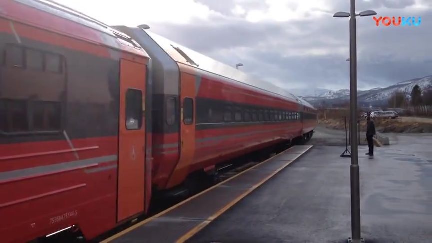 带你领略北欧挪威火车进站场景,有我们的好吗