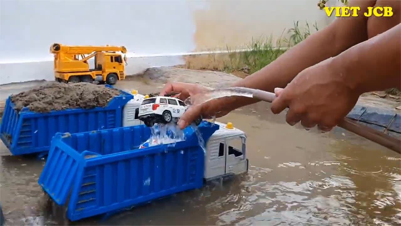 儿童喜欢的仿真工程车挖掘机推土机玩具飞机坦克模型趣味冲水游戏