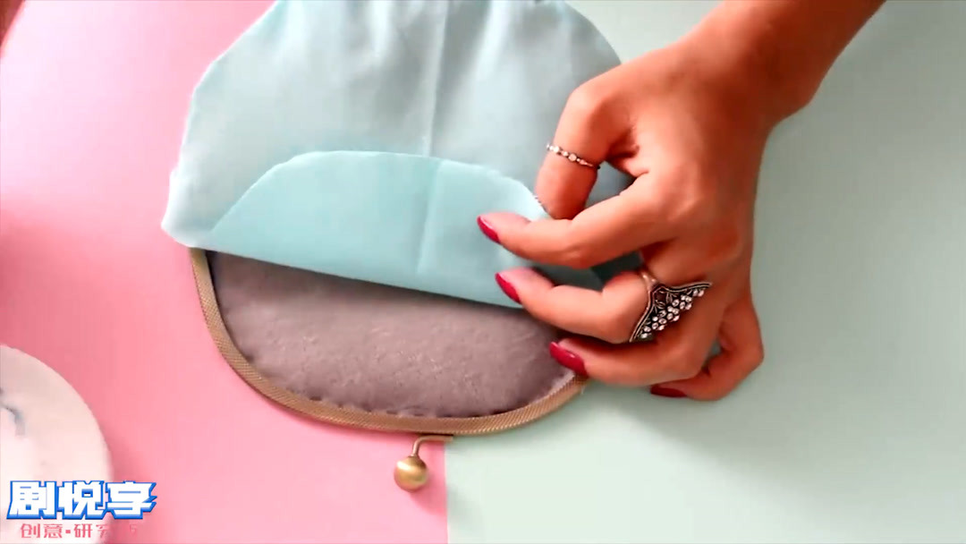 手绘定格动画:迷你挎包简单制作,送给女朋友很合适