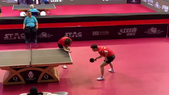 卡塔尔公开赛男双首轮,樊振东/王楚钦3比0战胜皮斯特耶/卡拉卡塞维奇,...