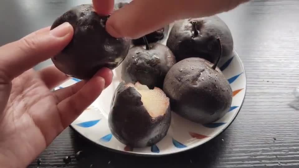 试吃10元东北冻梨,和普通的梨有什么区别吗?