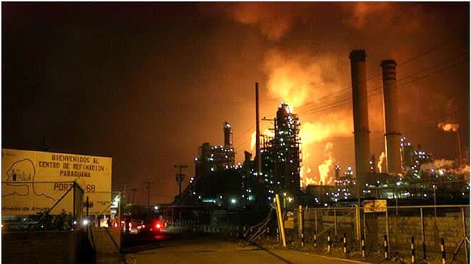 美国炼油厂几十万桶原油突然爆炸,连累125万美国人,谁干的?