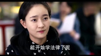 美女办理出国签证,面对国外签证官的刁难,就该这样回应!
