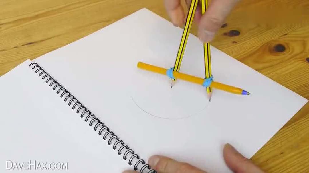 如何用手在纸上画圆圈！