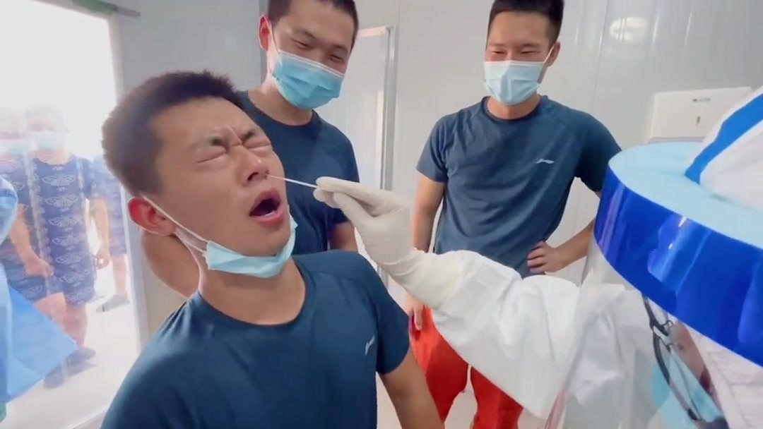 “蓝朋友”遇核酸检测变成“表情包”:每测一次都忍不住大笑