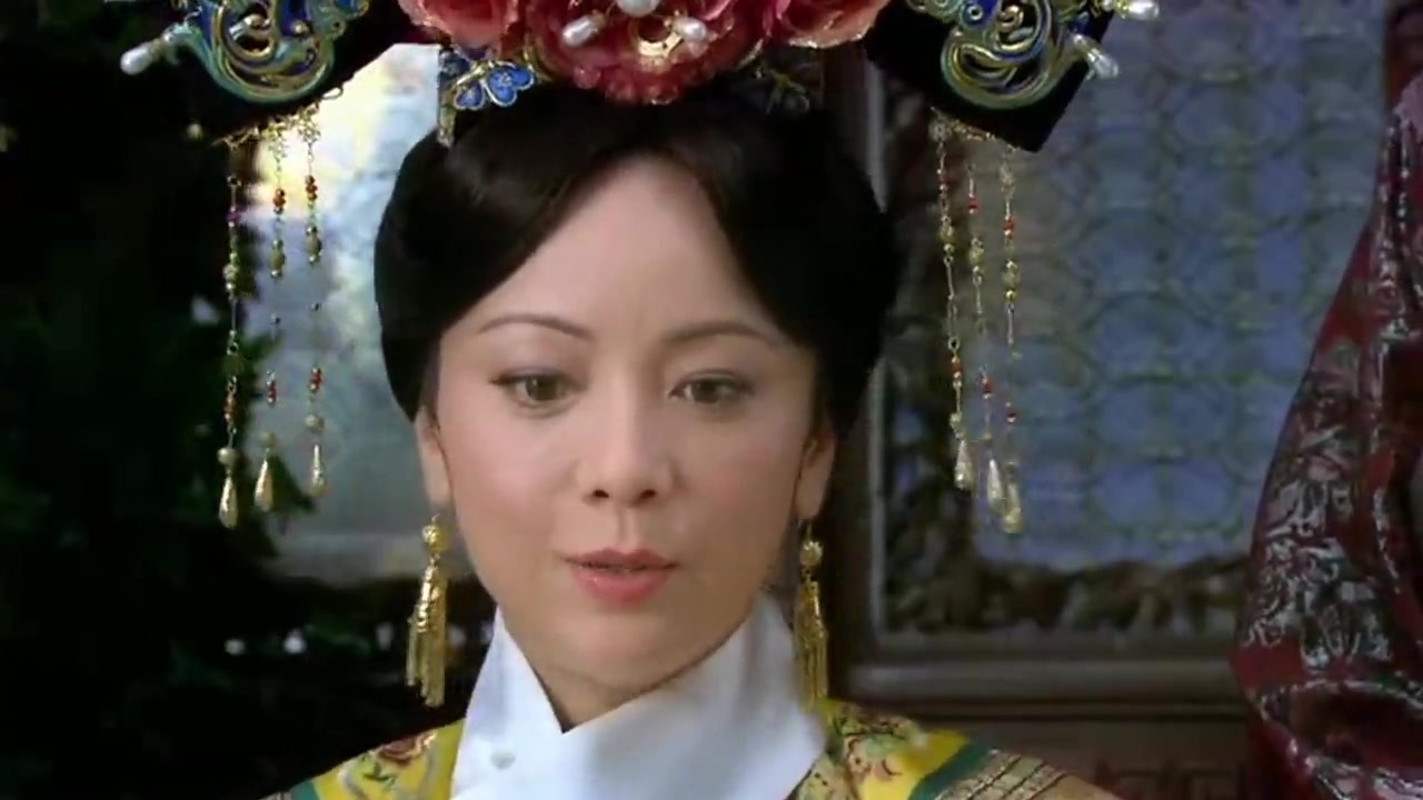 小燕子故意在皇上面前说有人捣鬼,皇后让皇上少吃点