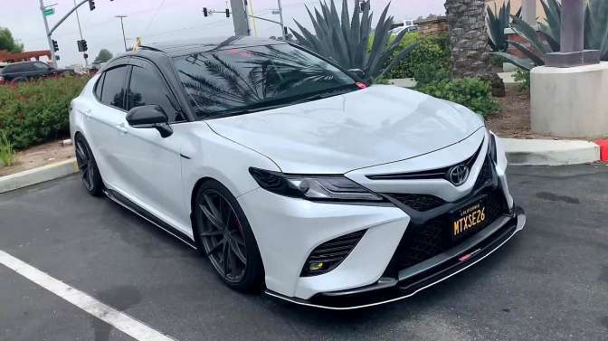 轻度改装后运动气质锦上添花,改装丰田凯美瑞欣赏一下